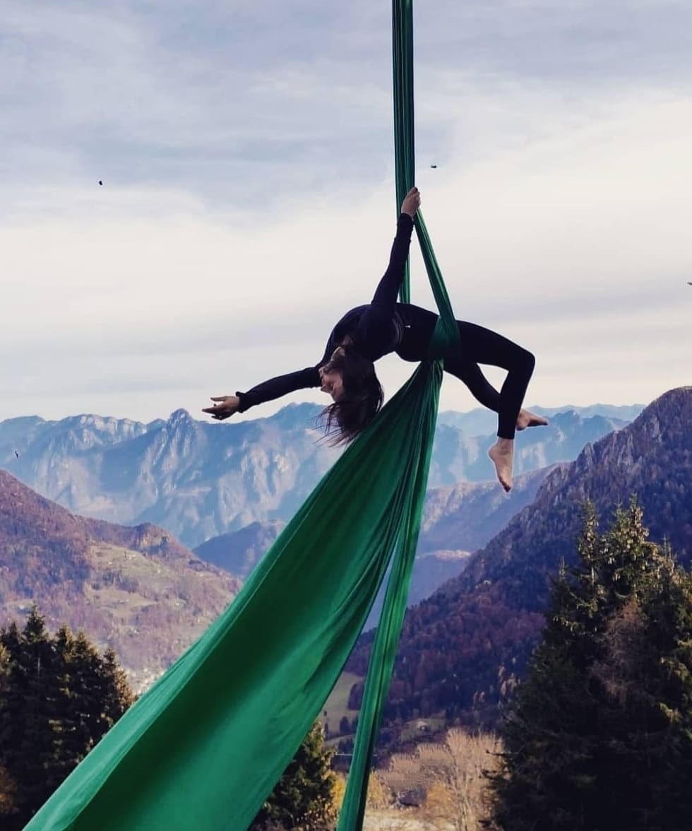 Aerial Silk: Svila je nit koja spaja tijelo i umjetnost - Ultra Magazin